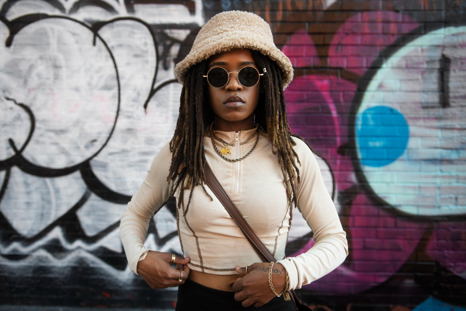 Was 2025 für deine Dreads bringt: Styles, Looks & Must-Have-Accessoire